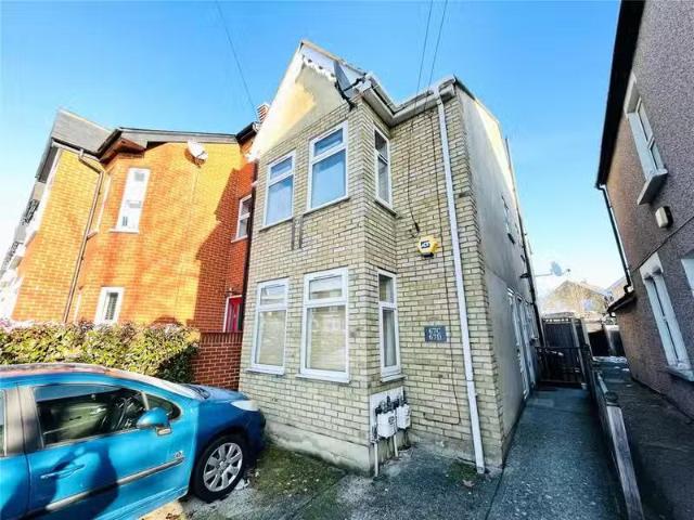 For Rent! 1 BA 2 bedroom Flat to rent, Pembroke Road, Walthams.