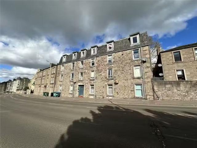 Unique 1 BA 2 bedroom Flat to rent, Victoria Road, Dundee, DD1.