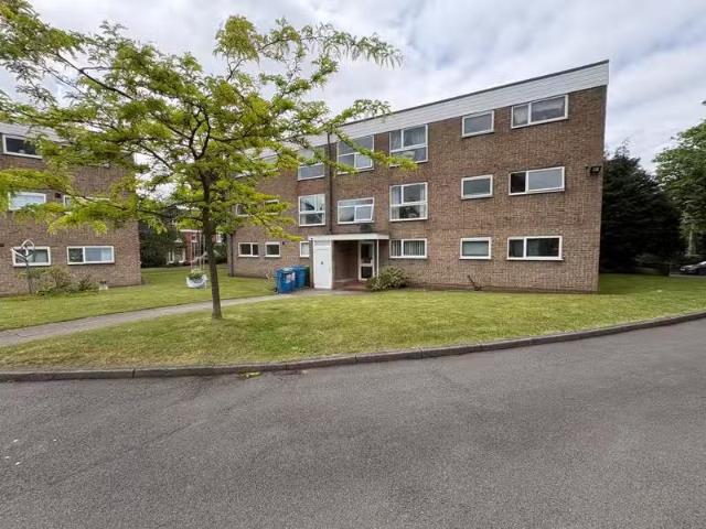For Rent! 1 BA 2 bedroom ground floor flat for rent in St Marg.