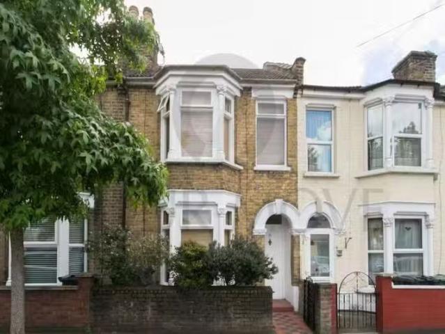 Cozy 1 BA 2 bedroom House to rent, Lynmouth Road, Walthamstow.