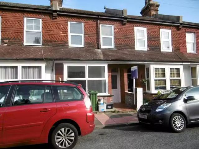Charming 1 BA 2 bedroom house for rent in Winchcombe Road, Eas.