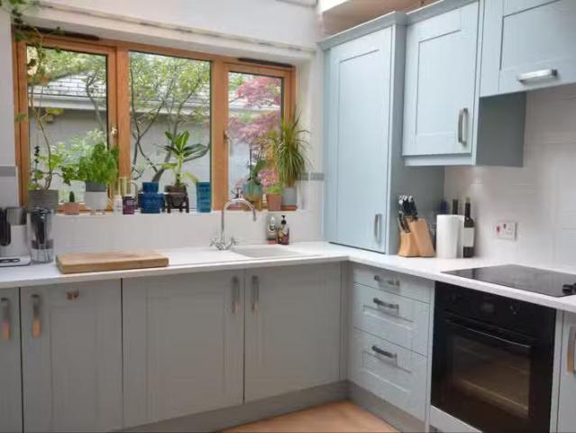 Deal! 1 BA 2 bedroom house for rent in Hurdles Way, Duxford, C.