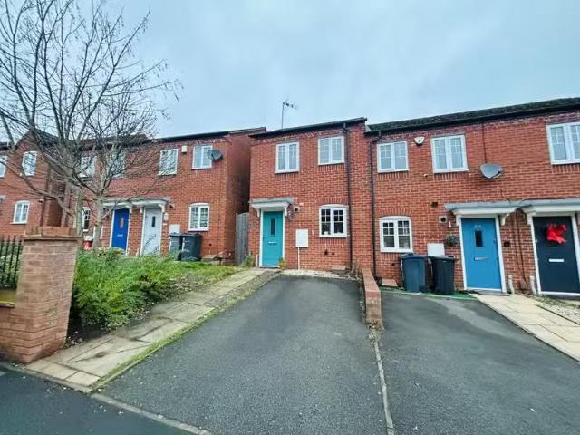 Cozy 1 BA 2 bedroom house for rent in Ley Hill Farm Road, Nort.