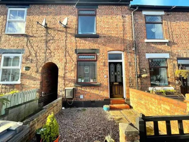 Cheap 1 BA 2 bedroom house for rent in Moreton Street, NORTHWI.
