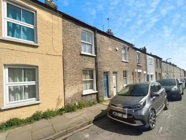 Unique 1 BA 2 bedroom house for rent in Searle Street, CB4