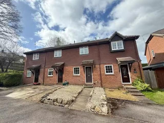 Cheap 1 BA 2 bedroom house for rent in St Peters Gardensm Wrec.