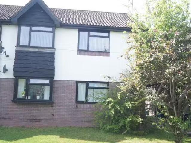 Just in! 1 BA 2 bedroom maisonette for rent in Morton Court, H.