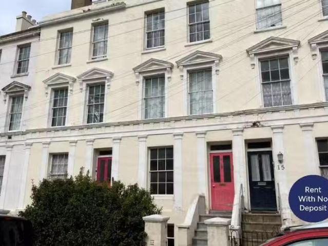 For Rent! 1 BA 2 bedroom maisonette for rent in Norman Street.