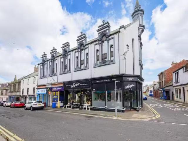 Charming 1 BA 2 bedroom maisonette for rent in Keptie Street.