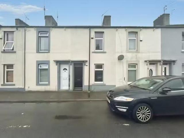 Nice 1 BA 2 bedroom Mid Terrace House to rent, Bolton Street.