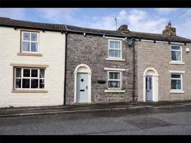 Charming 1 BA 2 bedroom Mid Terrace Property to rent, Pot Hous.