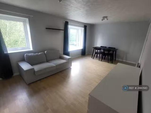 For Rent! 1 BA 2 bedroom penthouse for rent in Griffin Gardens.