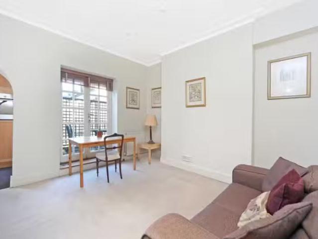 Unique 1 BA 2 bedroom property to let in 4 Chalcot Square, Pri.