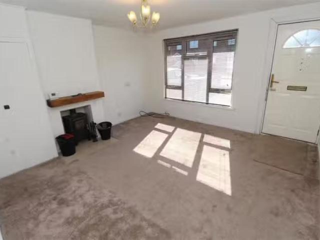 Deal! 1 BA 2 bedroom semi detached bungalow for rent in Wingfi.
