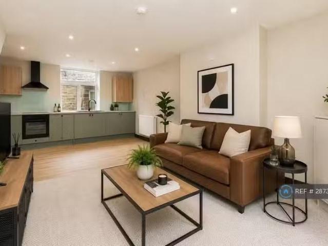 Unique 1 BA 2 bedroom semi detached house for rent in Milton S.