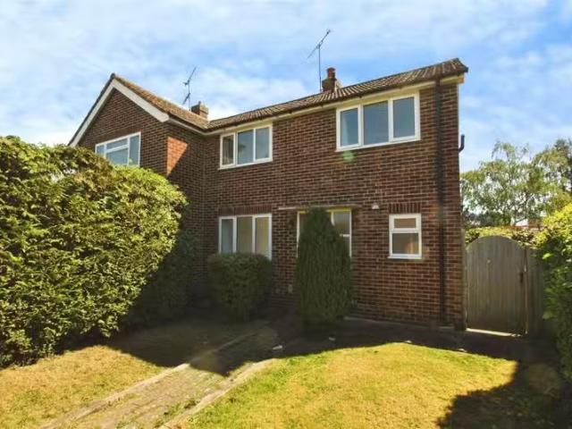 Rental! 1 BA 2 bedroom semi detached house for rent in Moss Wa.