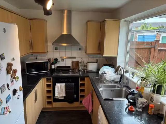 For Rent! 1 BA 2 bedroom semi detached house for rent in Godfr.