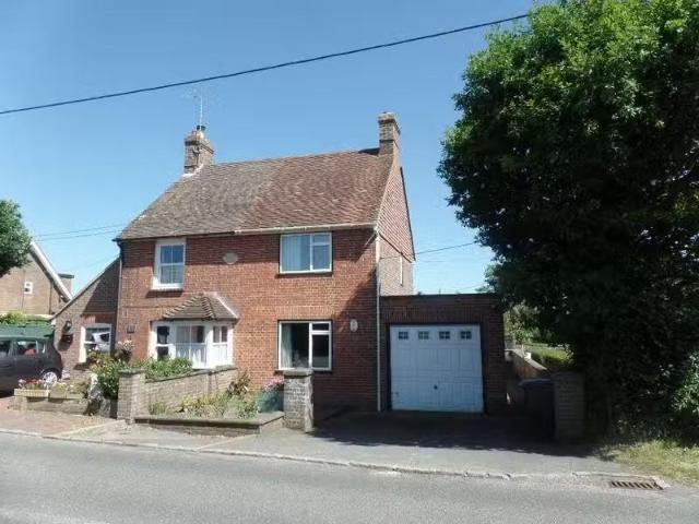 Nice 1 BA 2 bedroom semi detached house for rent in Hatches Co.