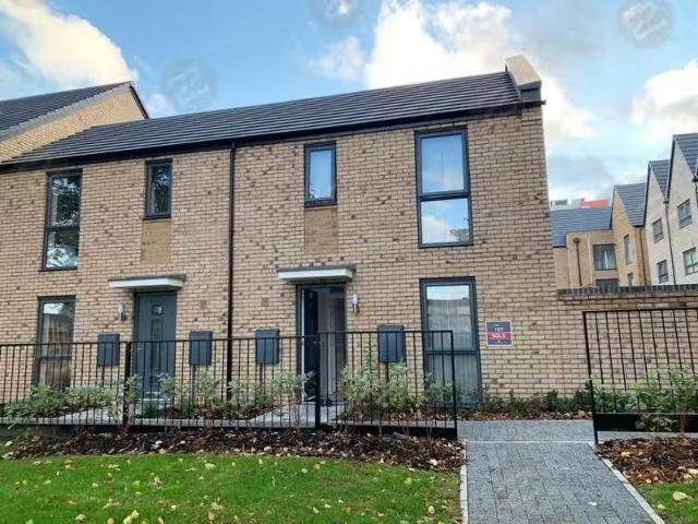 Cheap 1 BA 2 bedroom semi detached house for rent in Hope Stre.