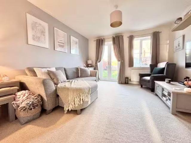 Nice 1 BA 2 bedroom semi detached house for rent in Thornbury.