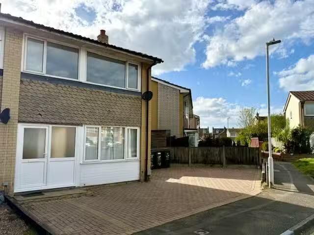 Charming 1 BA 2 bedroom semi detached house for rent in Yew Tr.