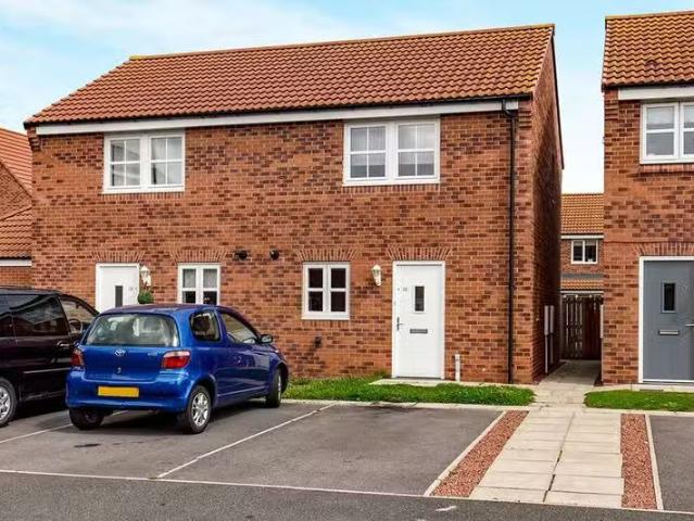 Deal! 1 BA 2 bedroom Semi Detached House to rent, Calder Avenu.