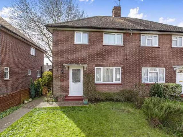 Nice 1 BA 2 bedroom Semi Detached House to rent, Bishops Way.
