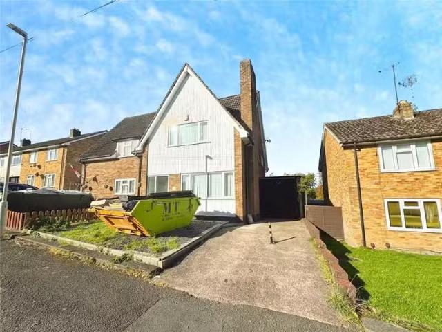 Nice 1 BA 2 bedroom Semi Detached House to rent, Merryfield Ro.
