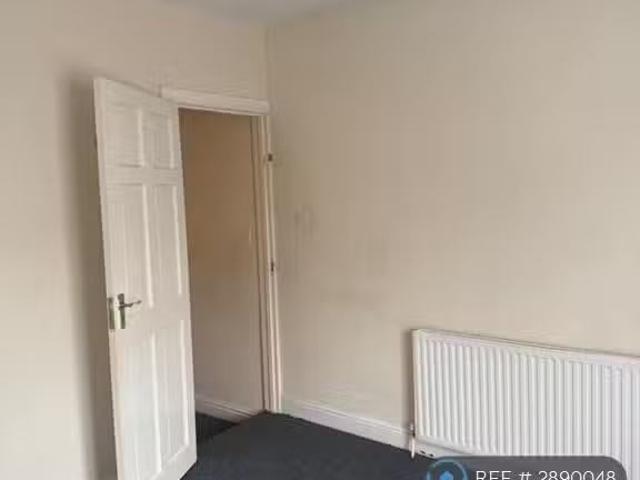 Cheap 1 BA 3 bedroom terraced house for rent in Willes Road, B.