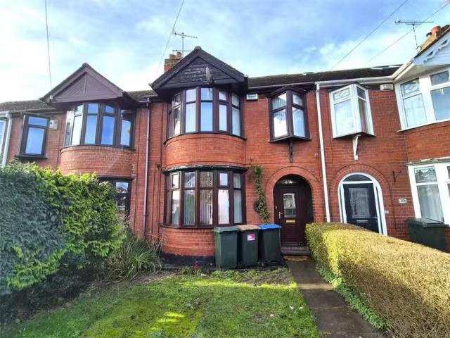 Unique 1 BA 3 bedroom terraced house for rent in Woodclose Ave.