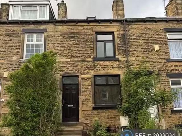 For Rent! 1 BA 3 bedroom terraced house for rent in Woodhall T.
