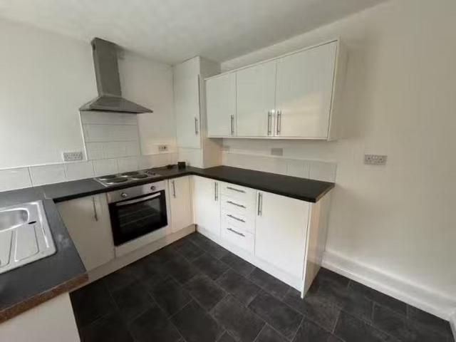 Cheap 1 BA 3 bedroom terraced house for rent in Barden Lane, B.