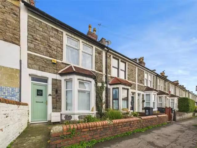 Just in! 1 BA 3 bedroom terraced house for rent in Berkeley Ro.
