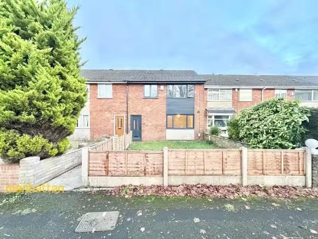 For Rent! 1 BA 3 bedroom terraced house for rent in Centre Gar.