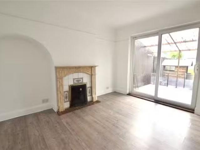For Rent! 1 BA 3 bedroom terraced house for rent in Conway Gar.