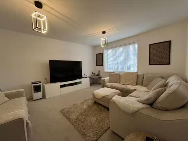 Cheap 1 BA 3 bedroom terraced house for rent in Cornfield Driv.