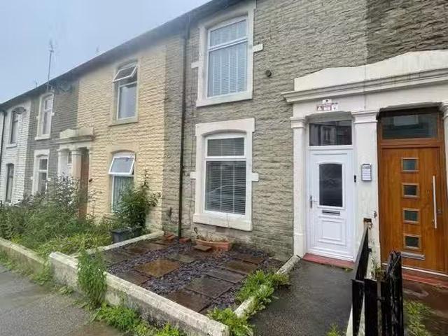 Deal! 1 BA 3 bedroom terraced house for rent in Dove Lane, Dar.