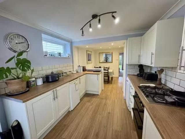 Charming 1 BA 3 bedroom terraced house for rent in Foley Road.