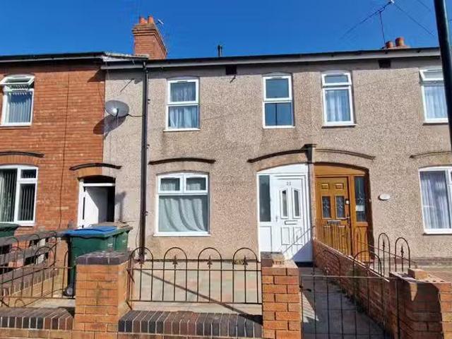 New 1 BA 3 bedroom terraced house for rent in Fynford Road, Ra.