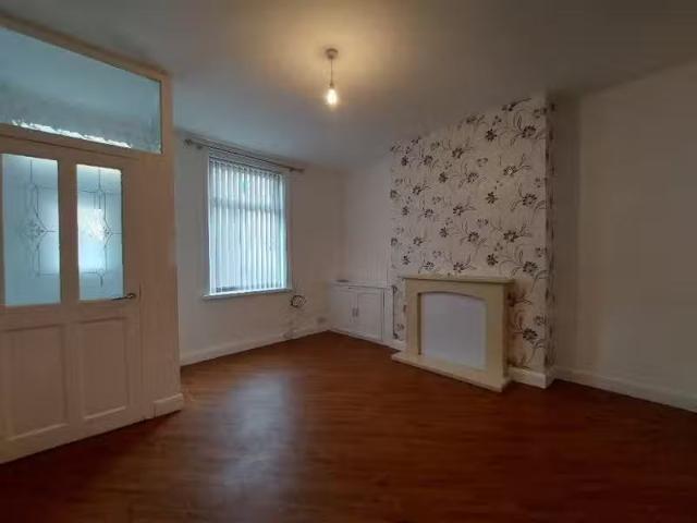 Cheap 1 BA 3 bedroom terraced house for rent in Grange Street.