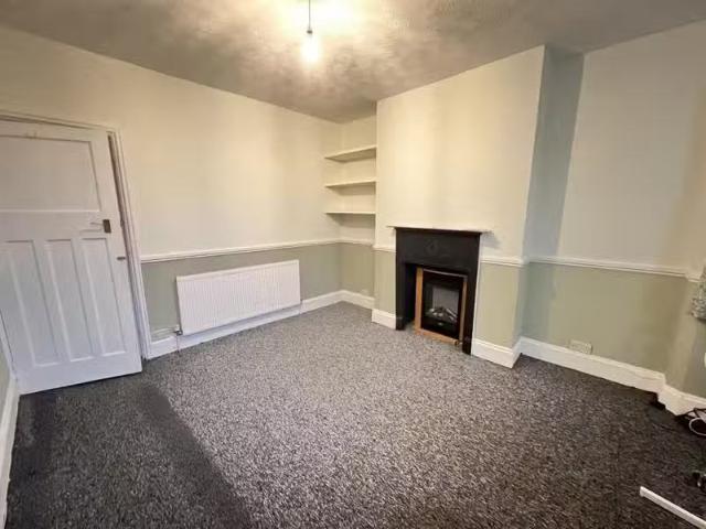 Cheap 1 BA 3 bedroom terraced house for rent in Hall Green Rd.
