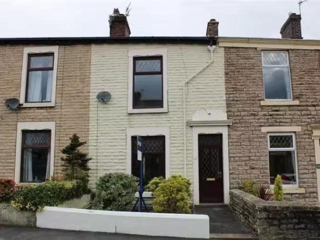 For Rent! 1 BA 3 bedroom terraced house for rent in Lynwood Av.