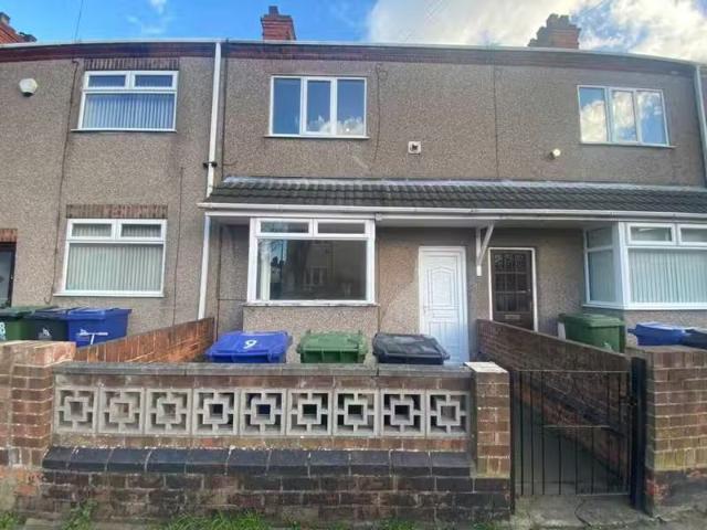 Cheap 1 BA 3 bedroom terraced house for rent in Phelps St, Cle.