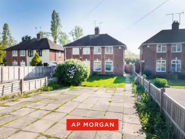 Unique 1 BA 3 bedroom terraced house for rent in Priory Road.