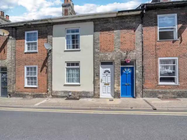 Charming 1 BA 3 bedroom terraced house for rent in St Johns Pl.