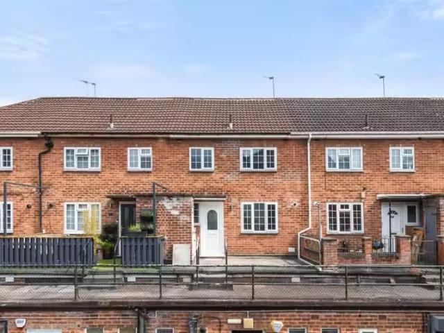 For Rent! 1 BA 3 bedroom apartment for rent in Station Road, D.