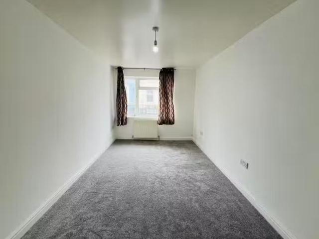 For Rent! 1 BA 3 bedroom apartment for rent in Susans Road, Ea.