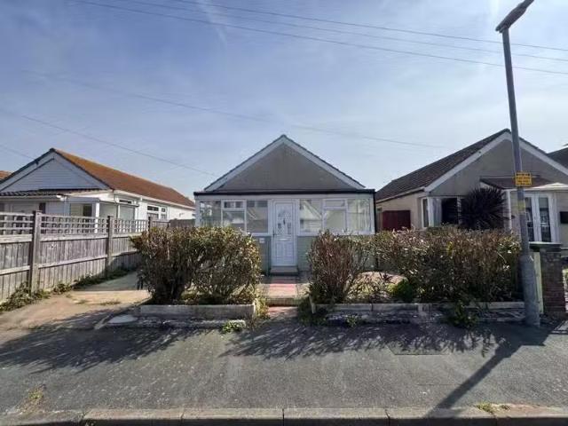 For Rent! 1 BA 3 bedroom bungalow for rent in Glebe Way, Jaywi.