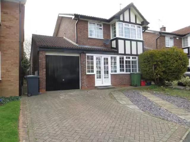 Cheap 1 BA 3 bedroom detached house for rent in Hopton Crofts.