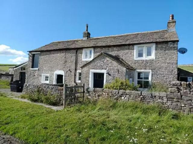Just in! 1 BA 3 bedroom detached house for rent in New House F.